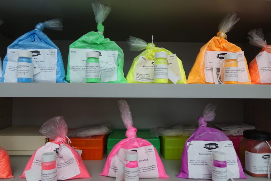 將世間的珍奇顏料都蒐藏盡！哈佛大學博物館收藏的 The Forbes Pigment Collection - POLYSH