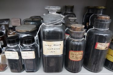 將世間的珍奇顏料都蒐藏盡！哈佛大學博物館收藏的 The Forbes Pigment Collection - POLYSH