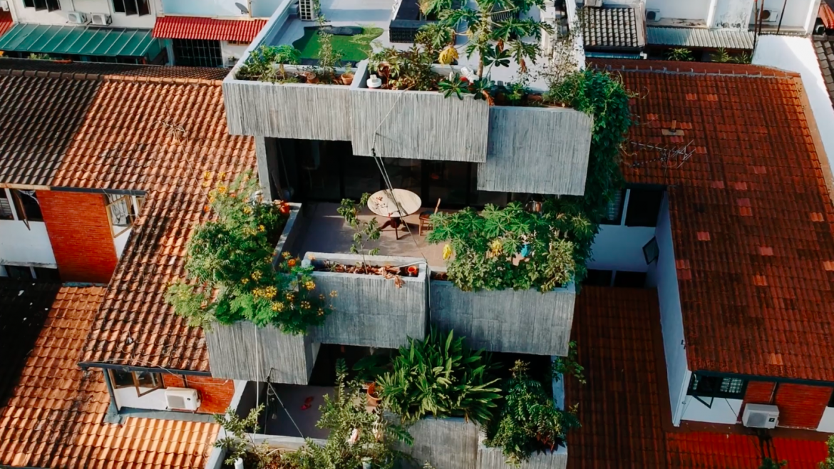 依著光影、微風與綠意，在城市裡築起一座食用花園：吉隆坡 Planter Box House - POLYSH