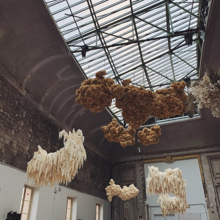 以英國文學《秘密花園》主角之名，她用花朵獻給柏林狂野與浪漫：花藝師 Ruby Barber - POLYSH