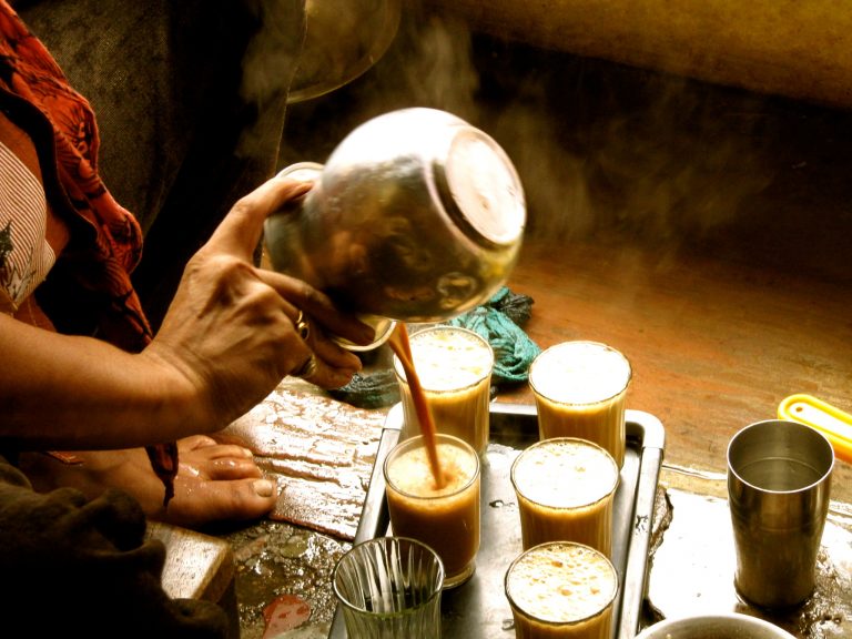 料理說書｜是誰偷偷把紅茶加進印度香料裡？解開 CHAI TEA 的身世之謎 - POLYSH